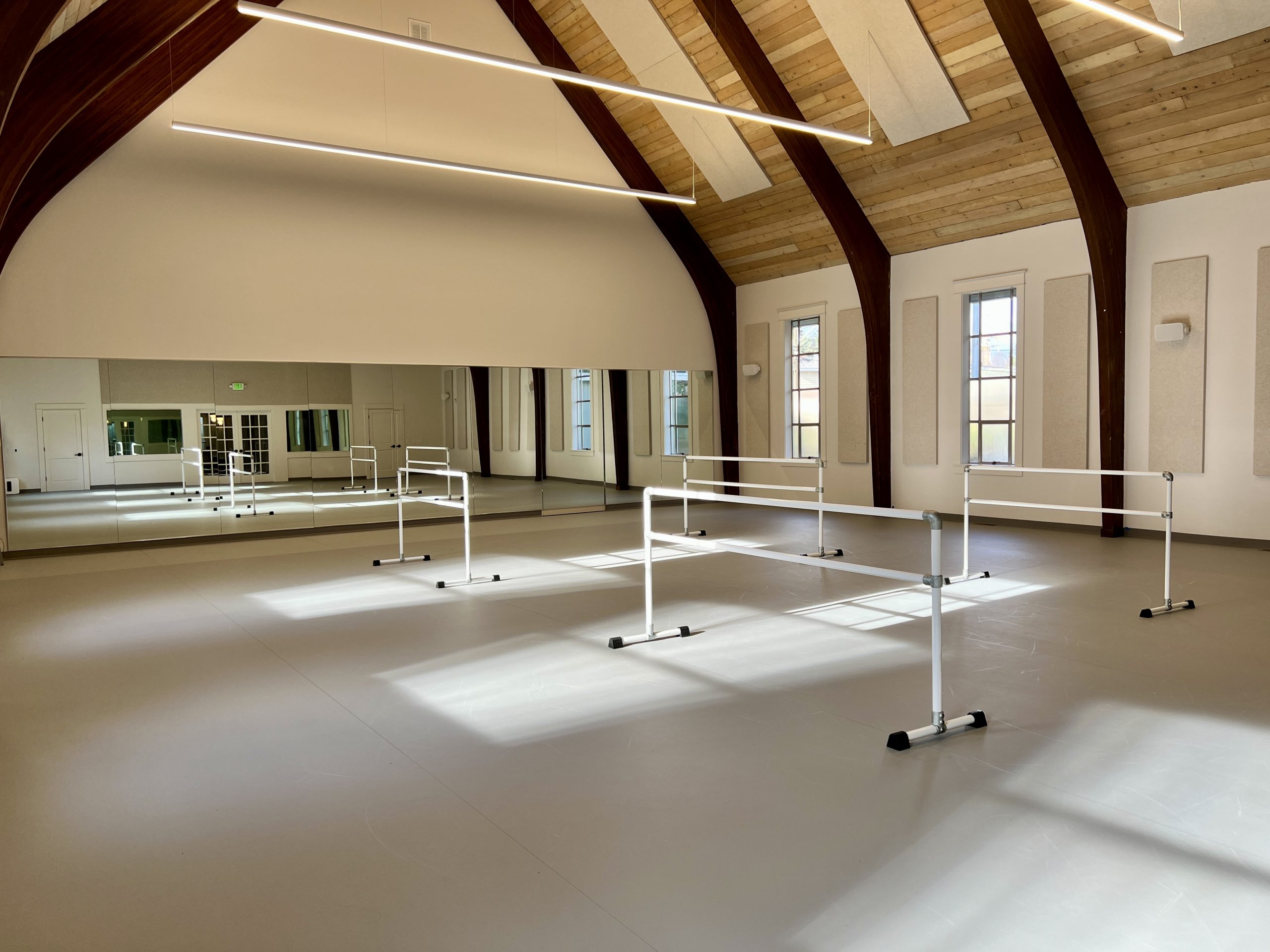 DANCE CENTER – Whim W'Him Seattle Contemporary Dance